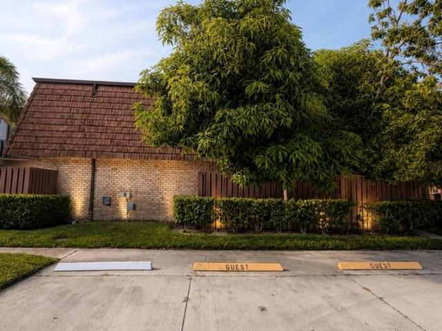 Luxury Townhouse for rent in Aventura, United States