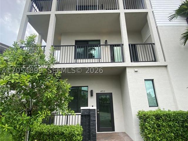 Luxury Townhouse for rent in Doral, Florida