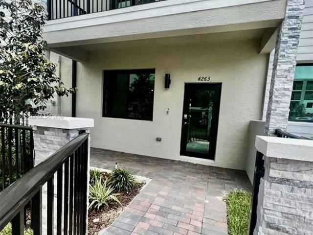 Luxury Townhouse for rent in Doral, Florida