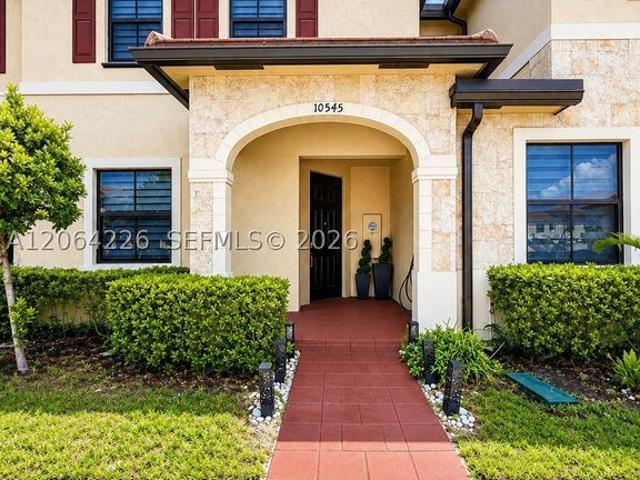 Luxury Townhouse for rent in Hialeah, Florida