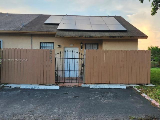 Luxury Townhouse for rent in Hialeah, Florida