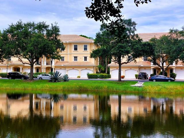 Luxury Townhouse for rent in Hobe Sound, Florida