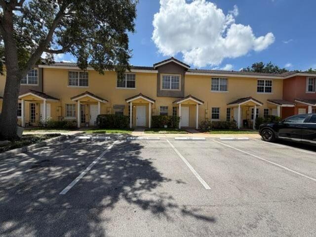Luxury Townhouse for rent in Lauderhill, United States