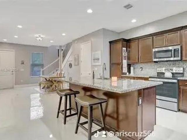 Luxury Townhouse for rent in Pembroke Pines, Florida