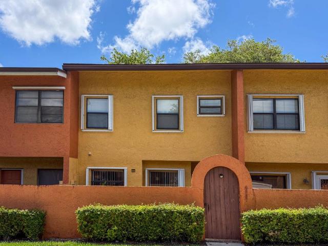 Luxury Townhouse for rent in Sunrise, Florida