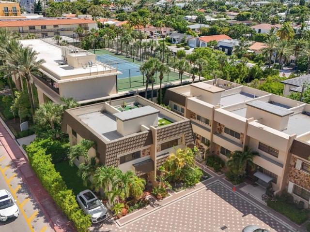 Luxury Townhouse for rent in Surfside, United States