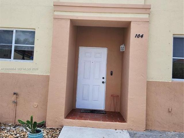 Luxury Townhouse for rent in Sweetwater, Florida