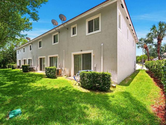 Luxury Townhouse for rent in Tamarac, United States