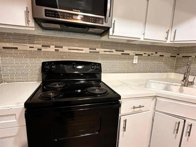 Luxury Townhouse for rent in West Park, United States
