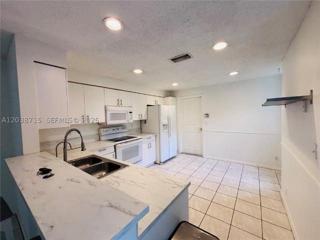 Luxury Townhouse for rent in Weston, United States