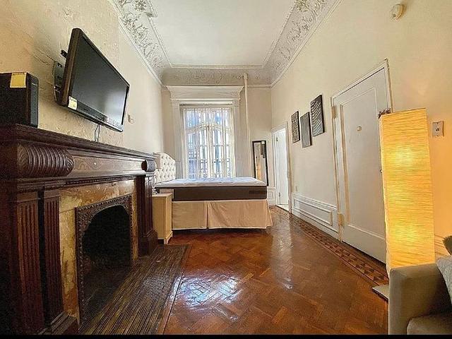 Luxury Townhouse for rent in 33 West 76th Street, New York