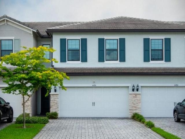 Luxury Townhouse for sale in Oakland Park, Florida