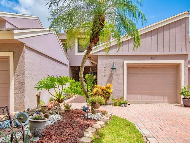 Luxury Townhouse for sale in Boca Raton, Florida