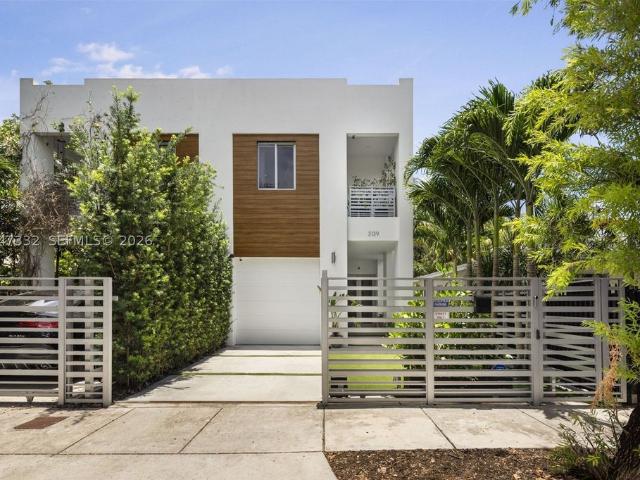 Luxury Townhouse for sale in Coconut Grove, United States
