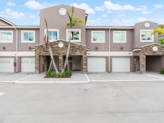 Luxury Townhouse for sale in Coral Springs, Florida