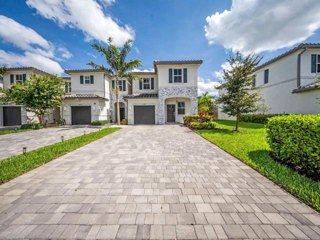 Luxury Townhouse for sale in Coral Springs, Florida