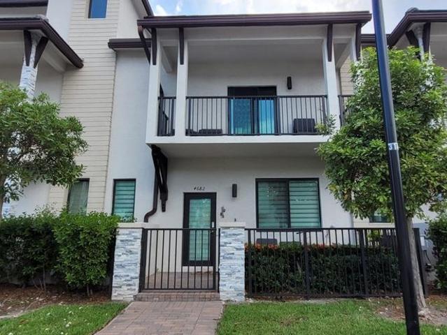 Luxury Townhouse for sale in Doral, Florida