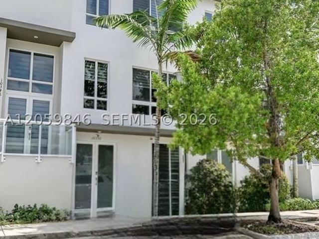 Luxury Townhouse for sale in Doral, Florida
