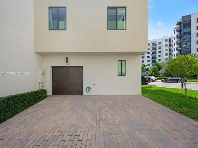 Luxury Townhouse for sale in Doral, Florida