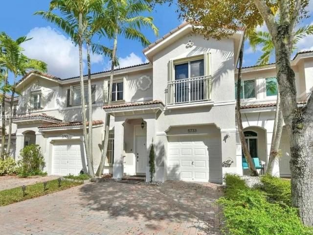Luxury Townhouse for sale in Doral, Florida