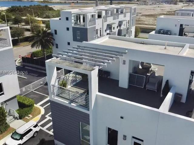 Luxury Townhouse for sale in Doral, Florida
