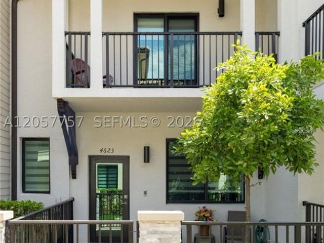 Luxury Townhouse for sale in Doral, United States