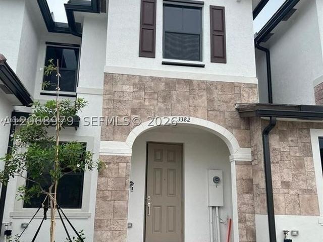Luxury Townhouse for sale in Hialeah, United States