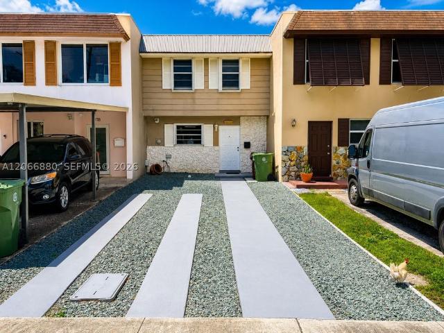 Luxury Townhouse for sale in Hialeah, United States