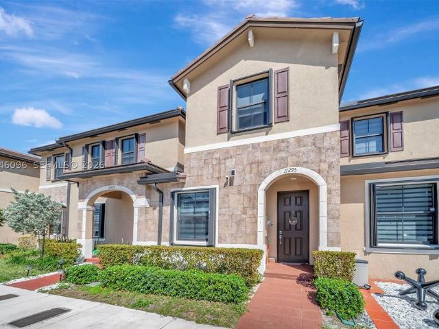 Luxury Townhouse for sale in Hialeah, United States