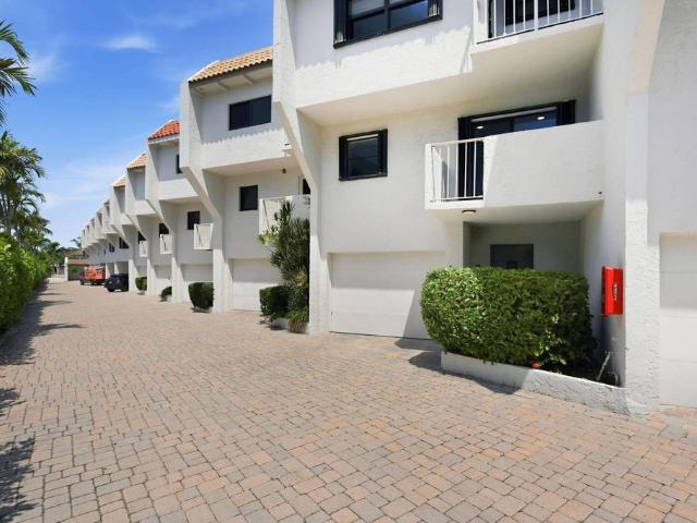 Luxury Townhouse for sale in Hillsboro Beach, United States