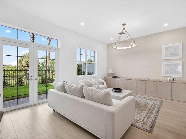 Luxury Townhouse for sale in Jupiter, Florida