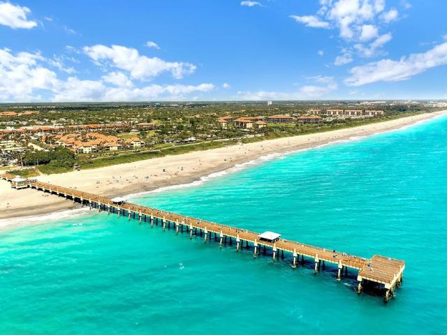 Luxury Townhouse for sale in Jupiter, Florida