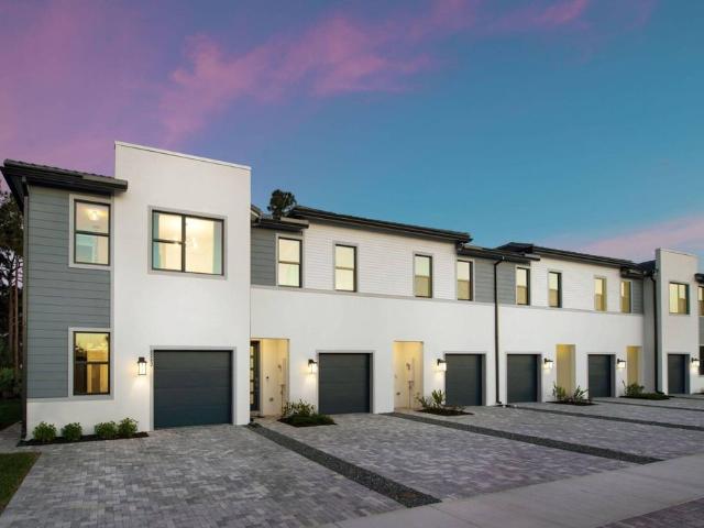 Luxury Townhouse for sale in Lantana, United States