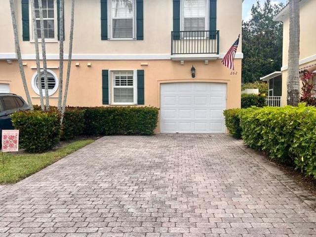 Luxury Townhouse for sale in Palm Beach Gardens, Florida