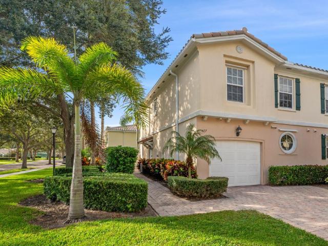 Luxury Townhouse for sale in Palm Beach Gardens, Florida