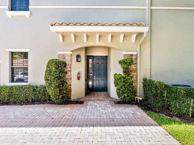 Luxury Townhouse for sale in Parkland, Florida