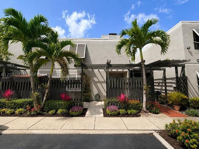 Luxury Townhouse for sale in Pembroke Pines, Florida
