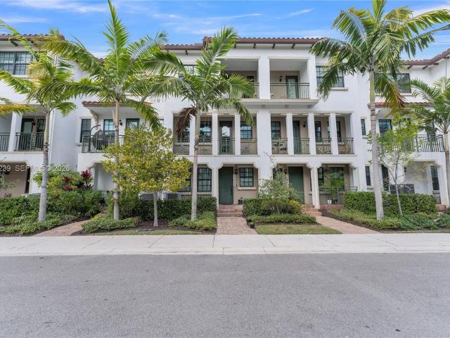Luxury Townhouse for sale in Pembroke Pines, Florida