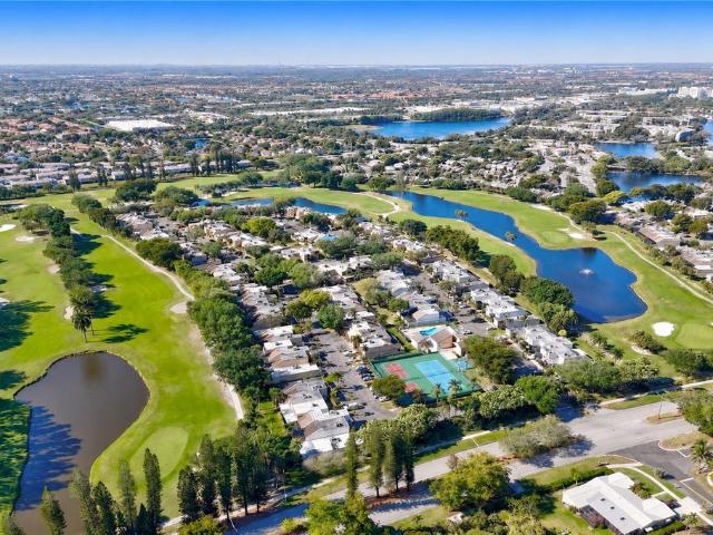 Luxury Townhouse for sale in Pembroke Pines, Florida