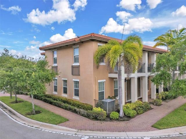 Luxury Townhouse for sale in Pembroke Pines, Florida