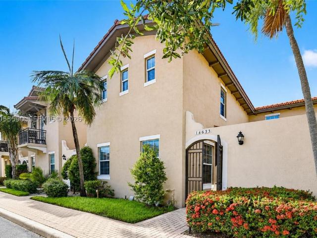 Luxury Townhouse for sale in Pembroke Pines, Florida