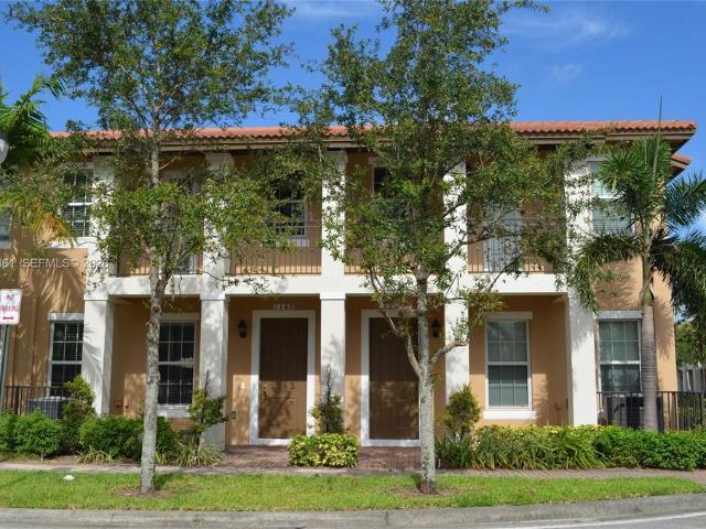 Luxury Townhouse for sale in Pembroke Pines, Florida