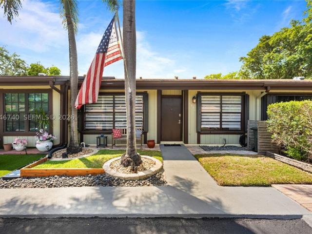 Luxury Townhouse for sale in Pembroke Pines, Florida