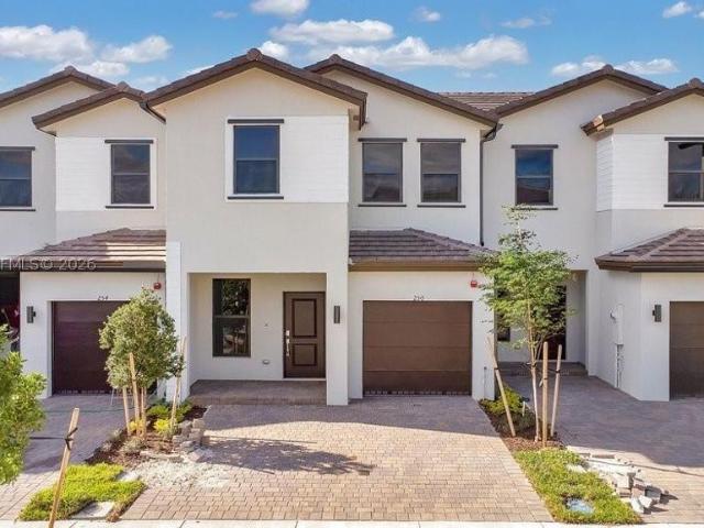 Luxury Townhouse for sale in Pembroke Pines, Florida