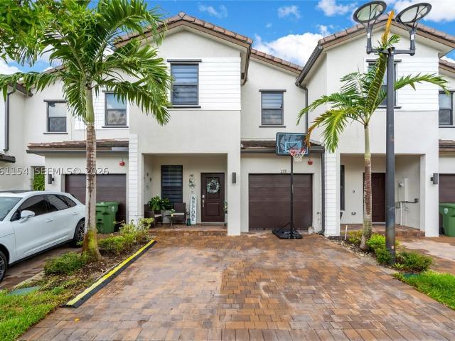 Luxury Townhouse for sale in Pembroke Pines, Florida