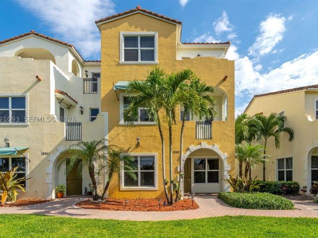 Luxury Townhouse for sale in Pembroke Pines, United States