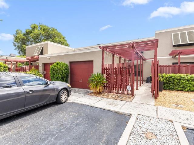 Luxury Townhouse for sale in Pembroke Pines, United States