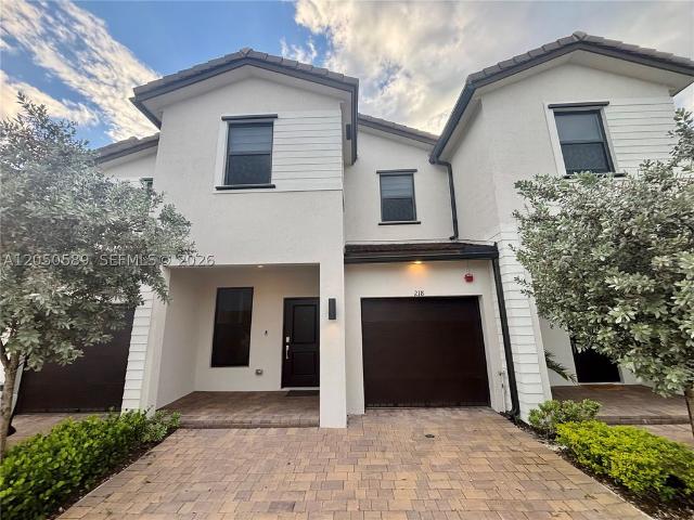 Luxury Townhouse for sale in Pembroke Pines, United States