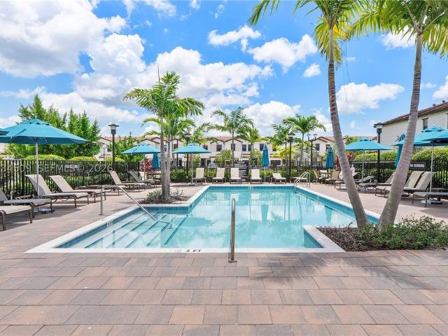 Luxury Townhouse for sale in Pembroke Pines, United States