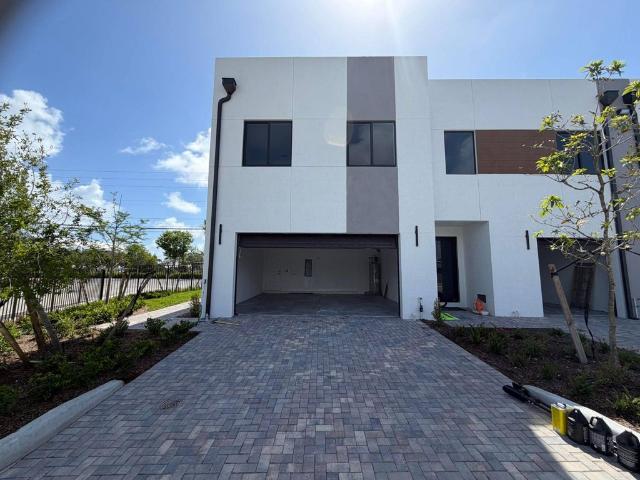 Luxury Townhouse for sale in Pompano Beach, Florida